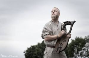 Helvegen – RAVEN MOON